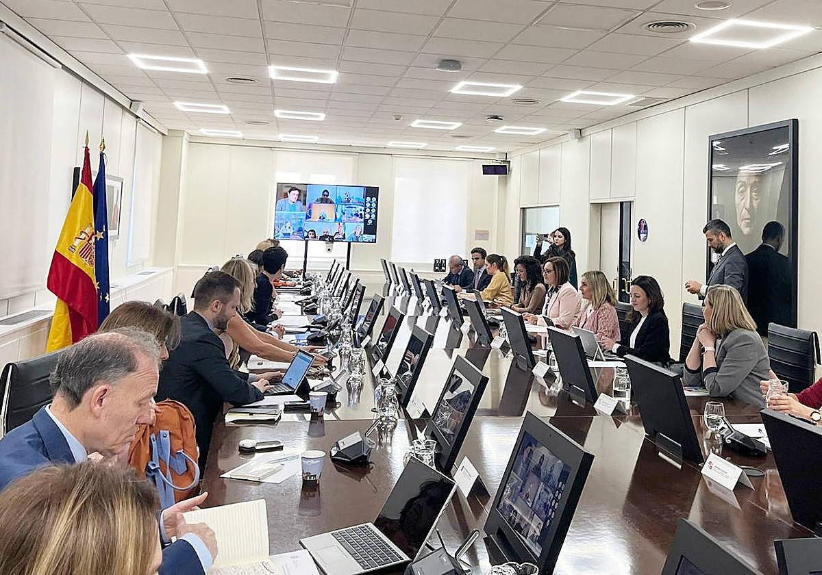 La Comunidad pide al Ministerio información y financiación para afrontar la llegada de ...